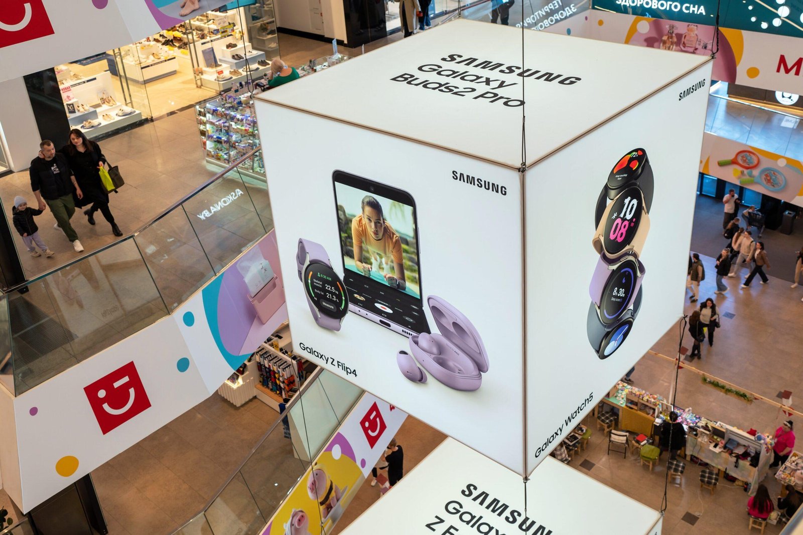 Creative Shopping Mall Advertising Print Solutions for you!